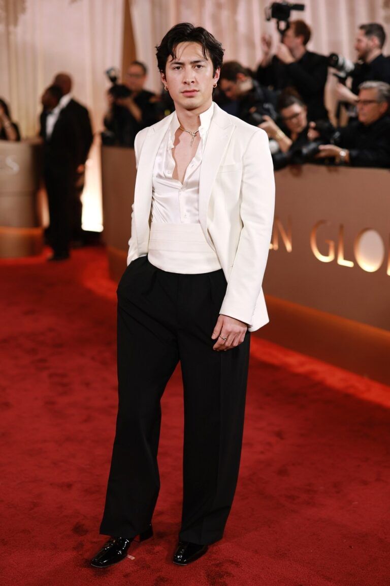 Golden Globes 2026: Ariana Grande, Lisa, More Hit the Red Carpet